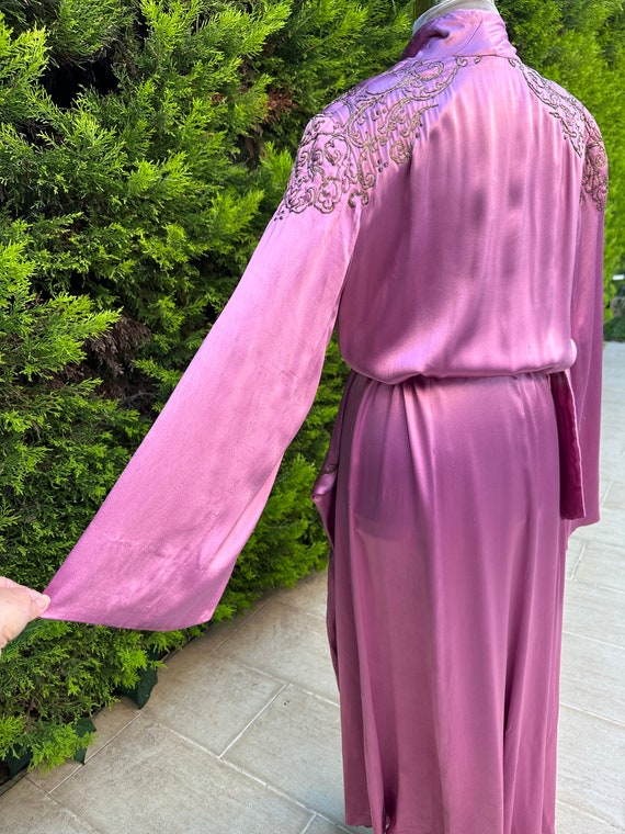 1920s Rose pink silk satin dressing gown with embroid… - Gem