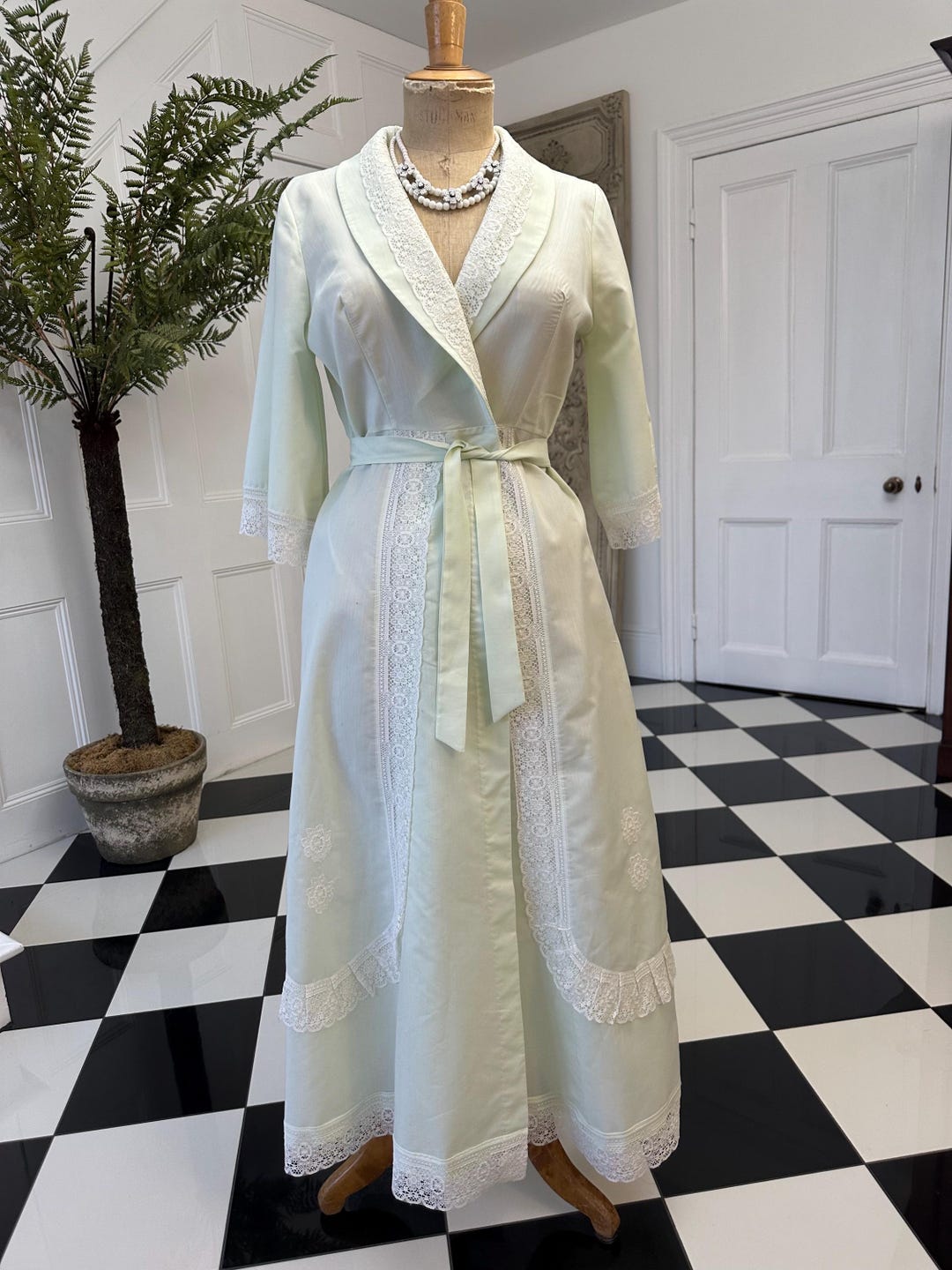 1970 Mint Green With Lace Details Peignoir - Etsy
