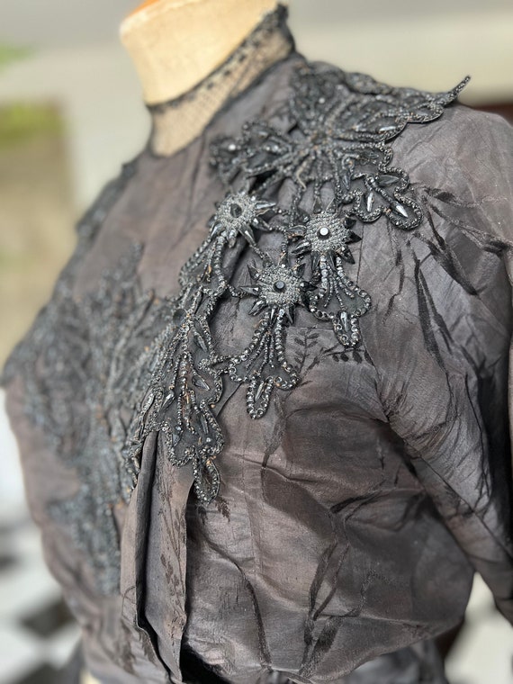 1890s Victorian silk embellished silk bodice and sk… - Gem