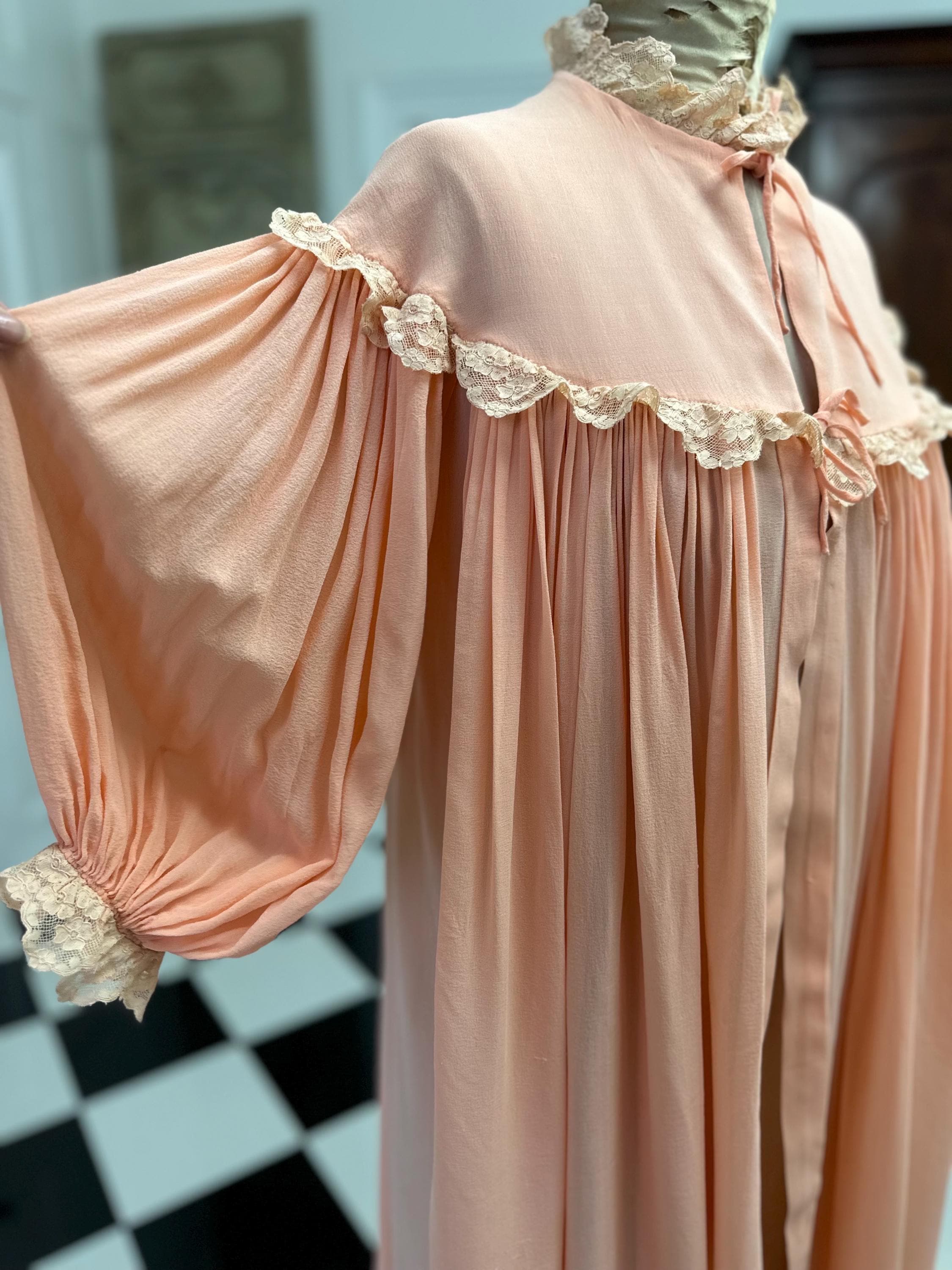 Vintage 1940s Silk Crepe Lace Smock Style Baby Doll Robe Flowy