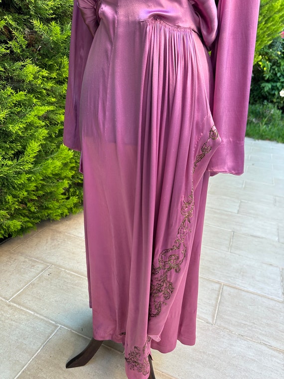 1920s Rose pink silk satin dressing gown with embroid… - Gem