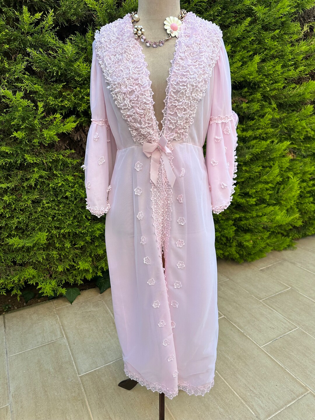 1970s Beautiful Pink 3D Flowers Gown Housecoat Dressing Gown - Etsy