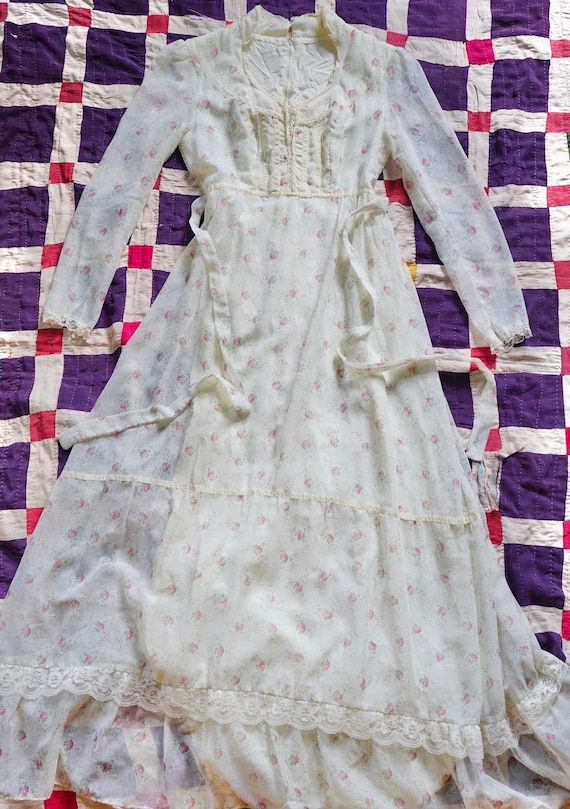 Dreamy 1970s Renaissance cottage core corset bust she… - Gem