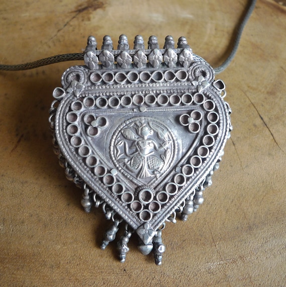 Antique Hanumann Pendant from India | Hindu amulet - Gem