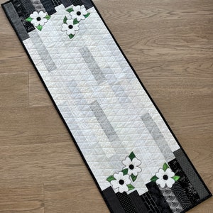 Blossoms Table Runner Pattern - Etsy