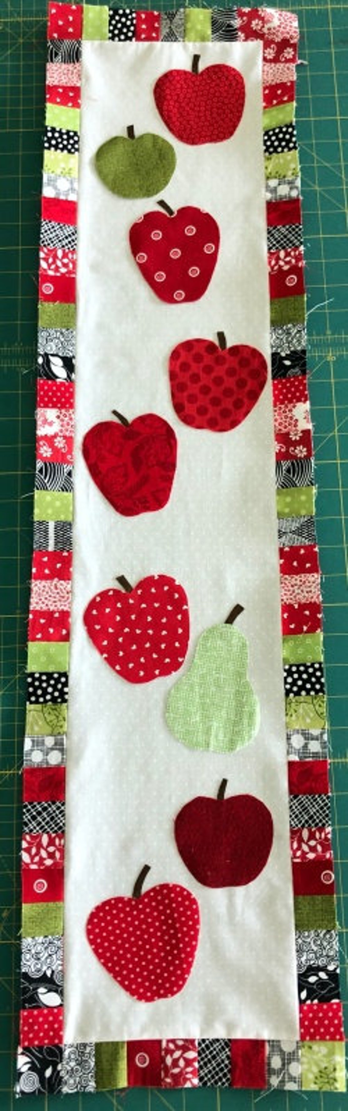 Applefest Table Runner Pattern - Etsy