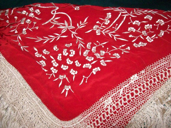 Large Vintage Hand Embroidered Red/White Chinese Silk… - Gem