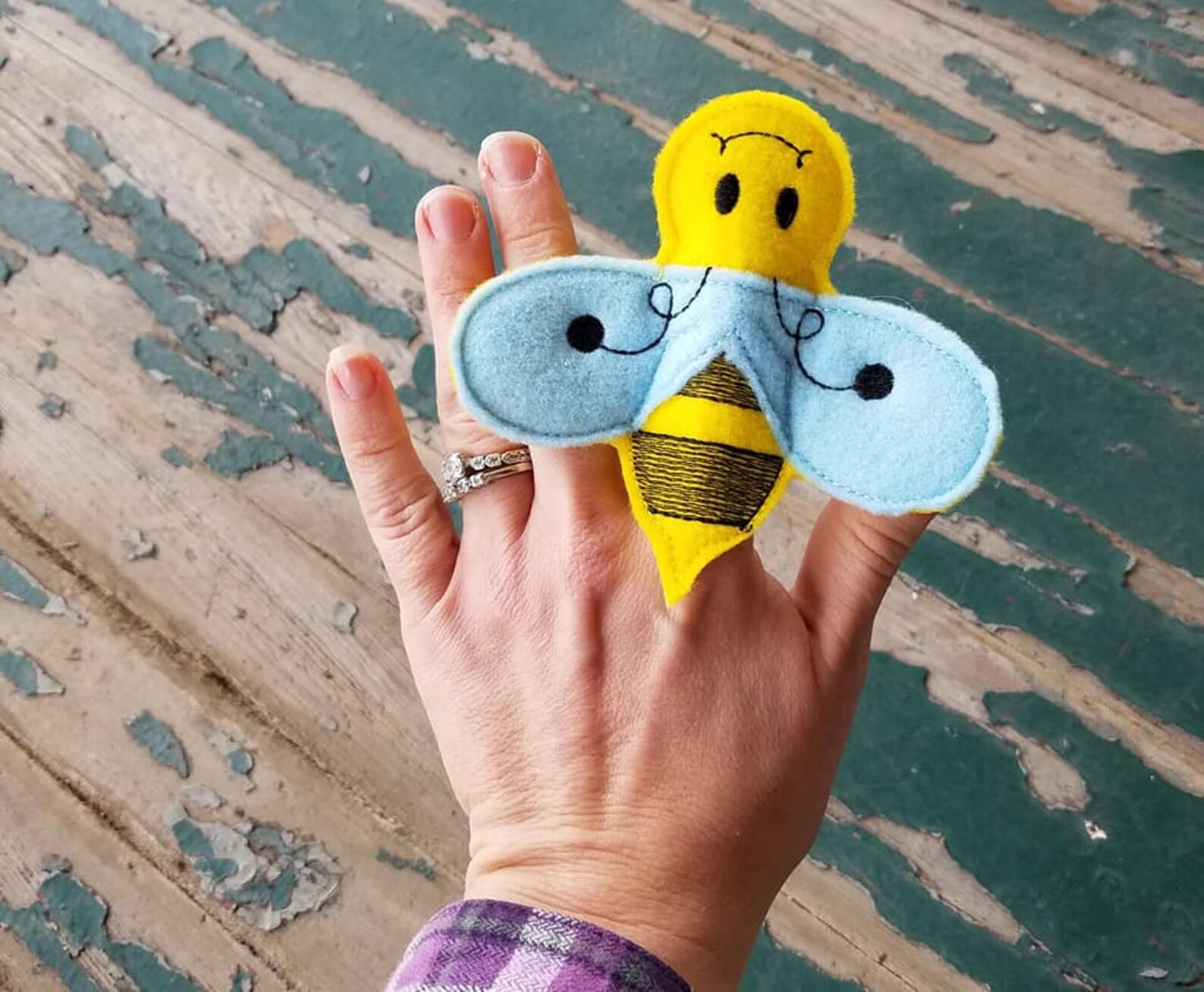 Bee Finger Puppet Bee Finger Friend Bendable Bee Finger - Etsy