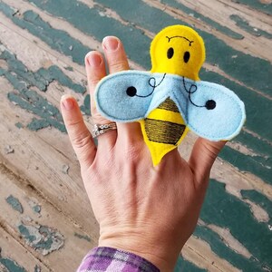 Bee Finger Puppet , Bee Finger Friend , Bendable Bee Finger Puppet - Etsy