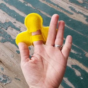 Bee Finger Puppet , Bee Finger Friend , Bendable Bee Finger Puppet - Etsy