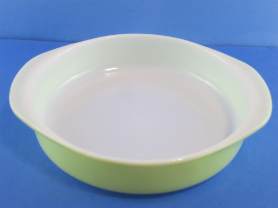 Vintage Pyrex Lime Green 8" Cake Pan - Etsy