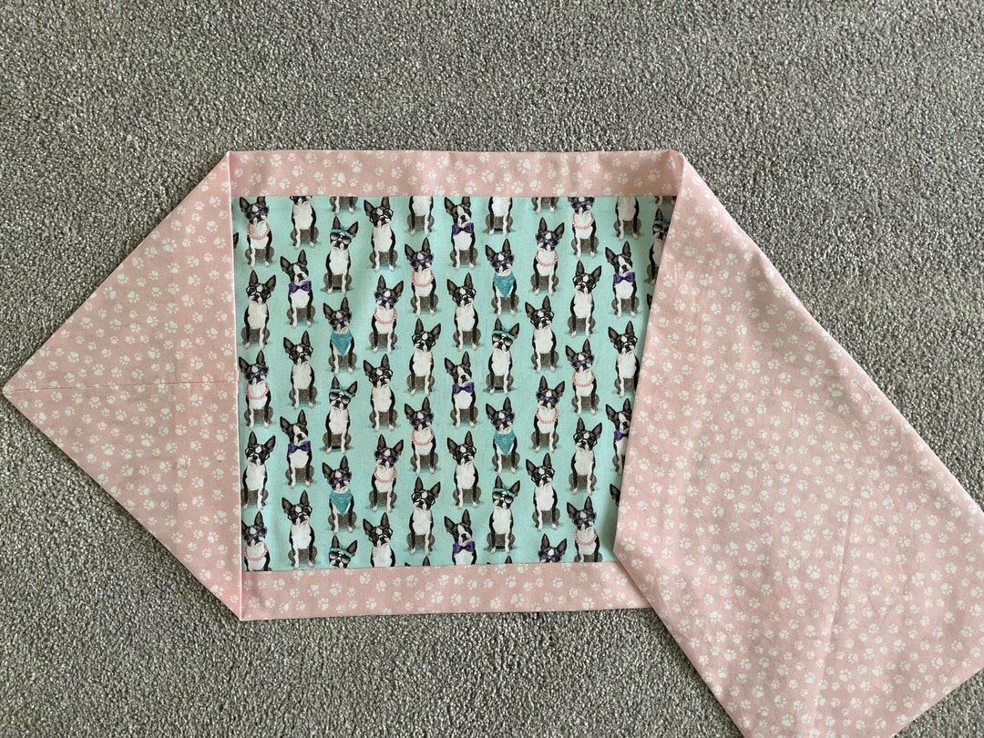 Bostonterrier Table Runner, Dog Paw Print Table Runner, Realistic Dogs ...