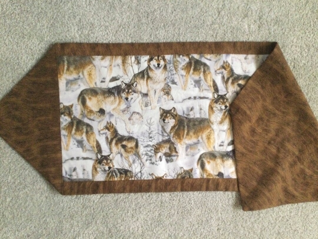 Wolf Lover Table Runner, Wolf Table Runner, Realistic Wolves Table ...
