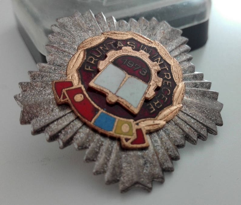 Vintage Romanian Communist Socialist Enamel Cockade Pin Badge 1973 ...