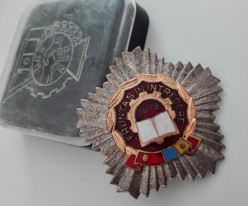 Vintage Romanian Communist Socialist Enamel Cockade Pin Badge 1973 ...