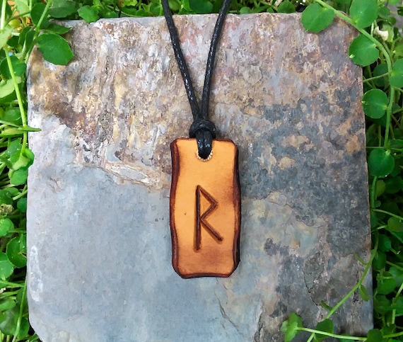 Raidho Journey & change Elder Futhark rune pendant | Etsy