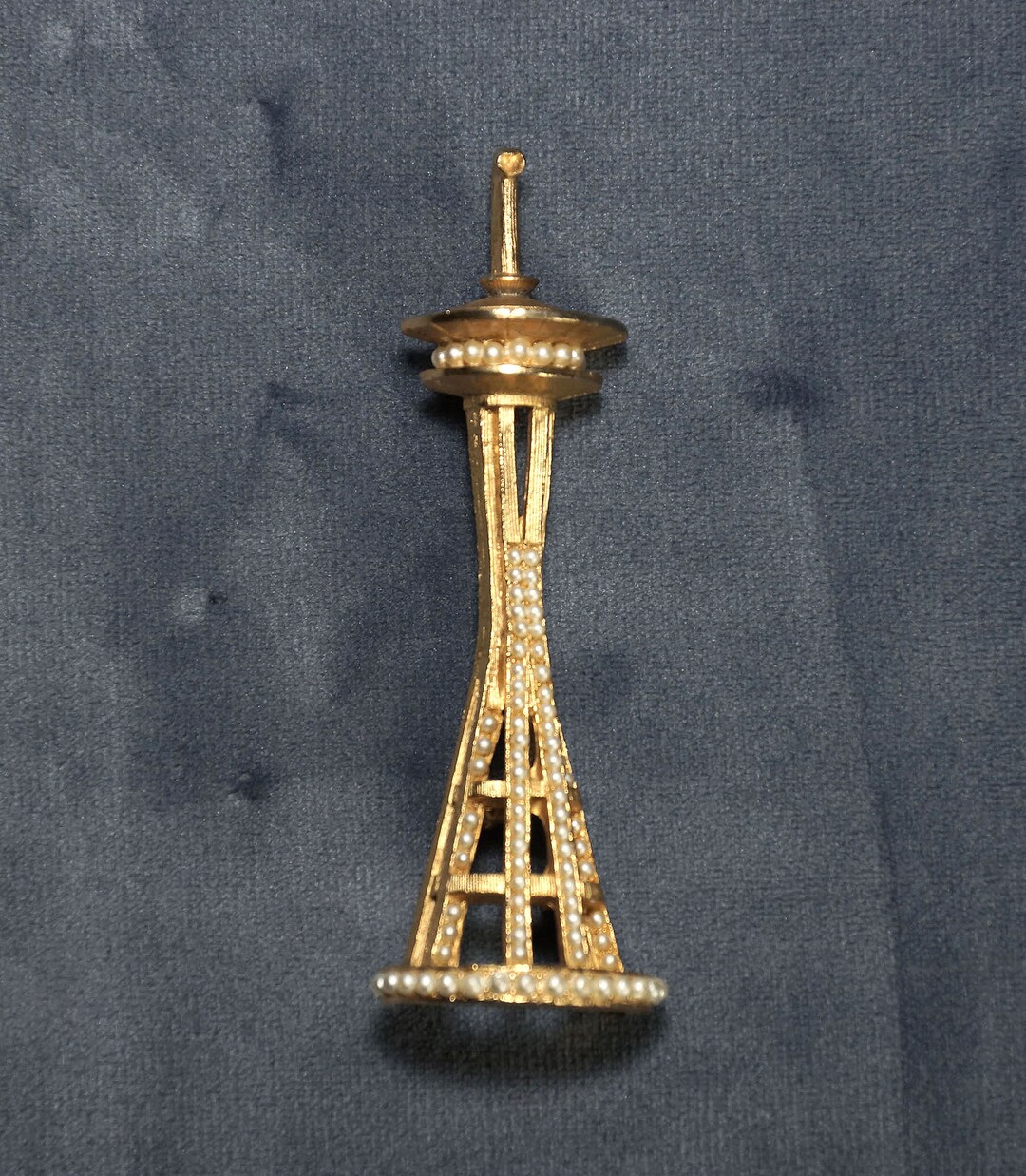 Vintage Space Needle Pin, 1962 World's Fair Seattle Souvenir, Gold ...