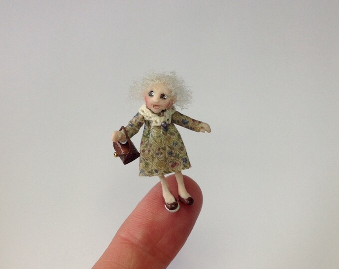 Miniature 1/4 1:48 Quarter Inch Scale Woman Lady Granny Grandma ...