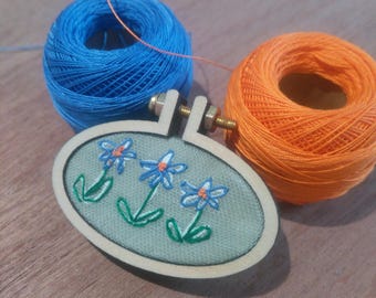 Hand Embroidered Flower Brooch in a Mini Embroidery Hoop With - Etsy