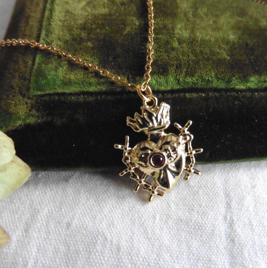 Mater Dolorosa Ex-voto Heart and Swords 18K Gold Necklace, Sacred Heart ...