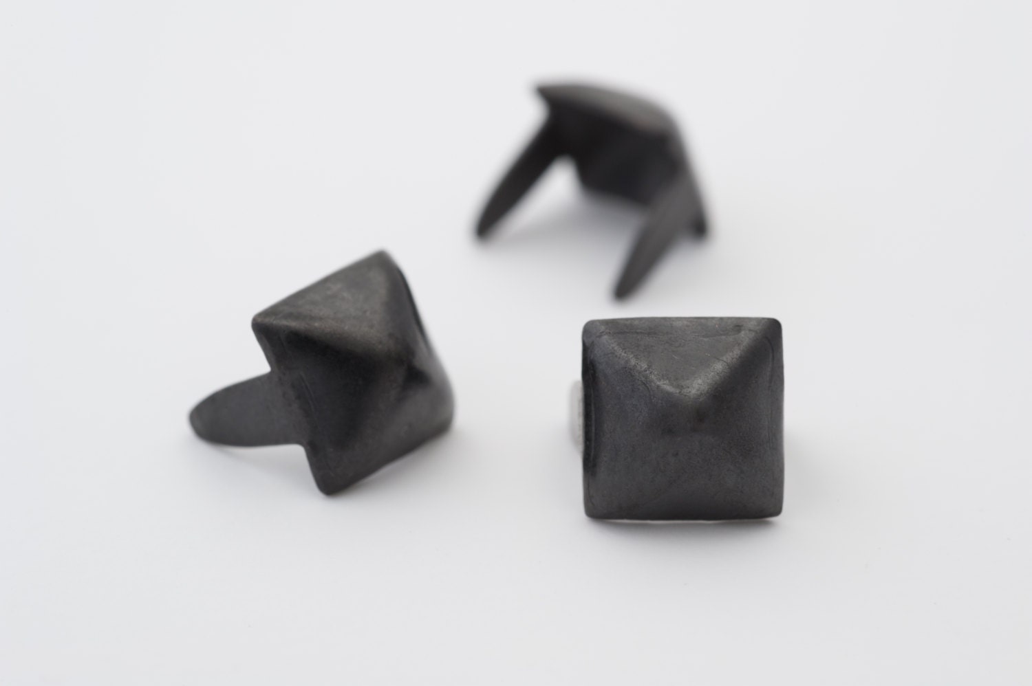 100 Tiny Black Pyramid Metal Studs for Clothing Punk Wear Vintage and ...