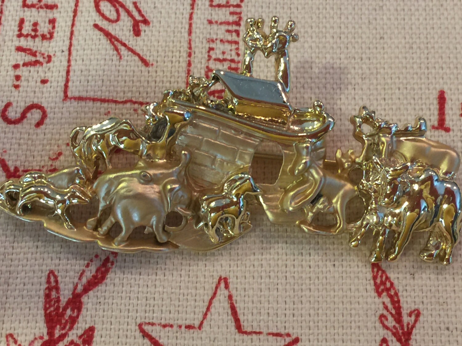 Vintage Gold-tone Noah's Ark Brooch Pin With Giraffes Elephants Zebras ...