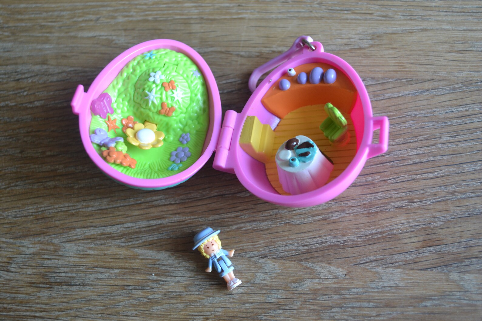 Vintage 2001 Original Polly Pocket 'egg Hunt' #54286 With Figure - Etsy