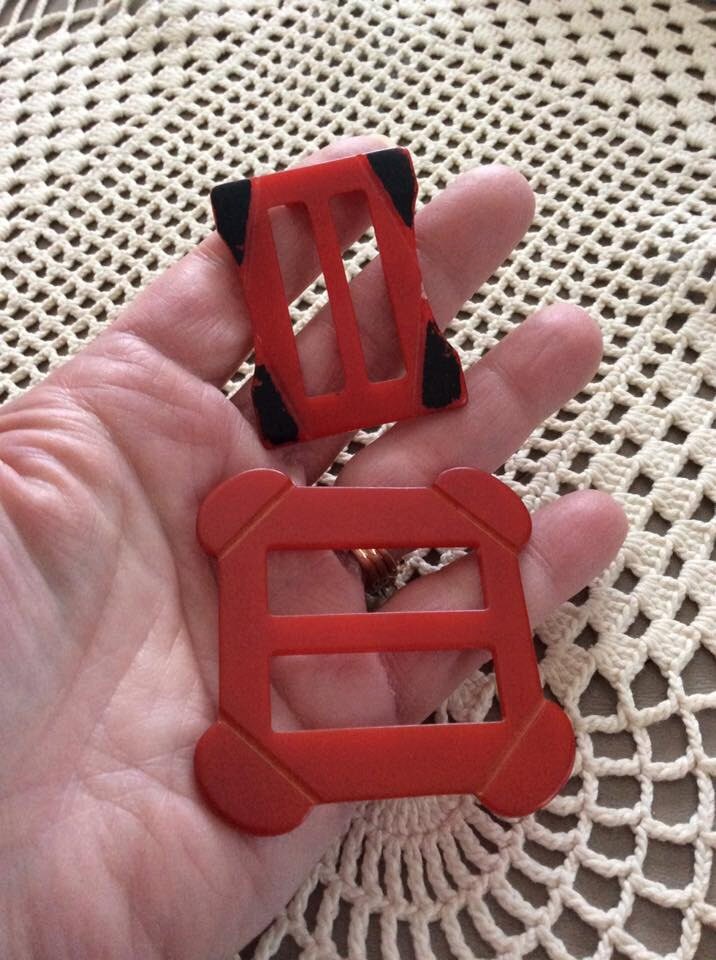 Vintage 1930s Buckles Clothing Art Deco 2 Red Large One is Bakelite the ...
