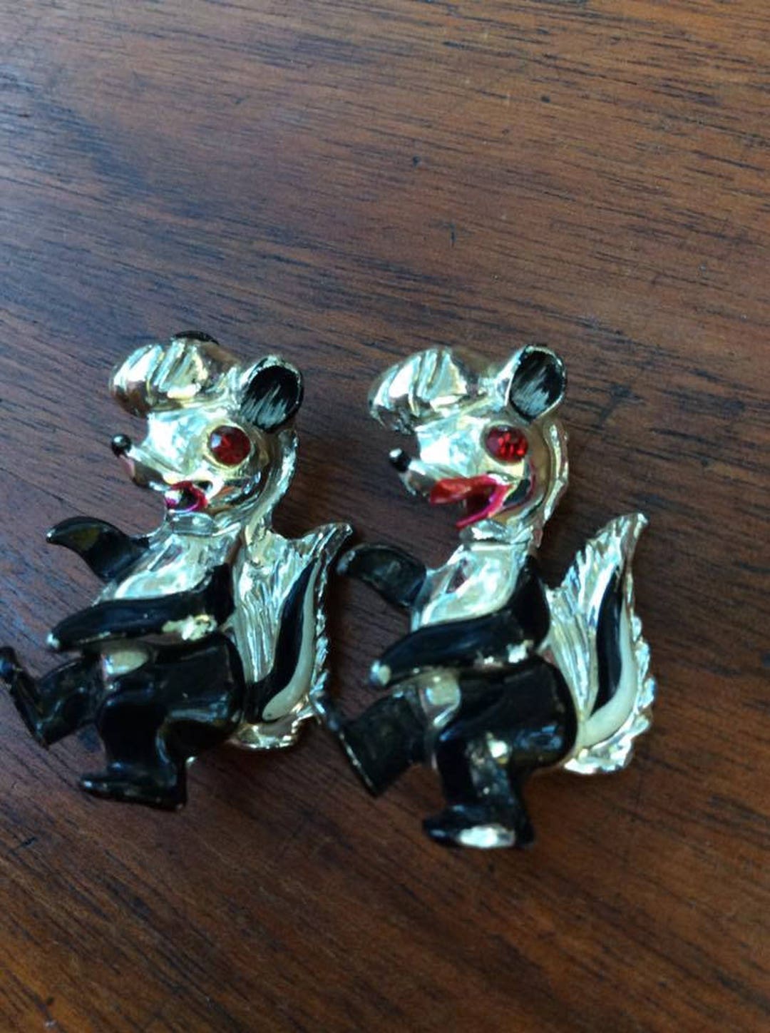Vintage 1950s 1960s Brooch Lapel Pins Pair of Happy Skunks Both Wearing ...