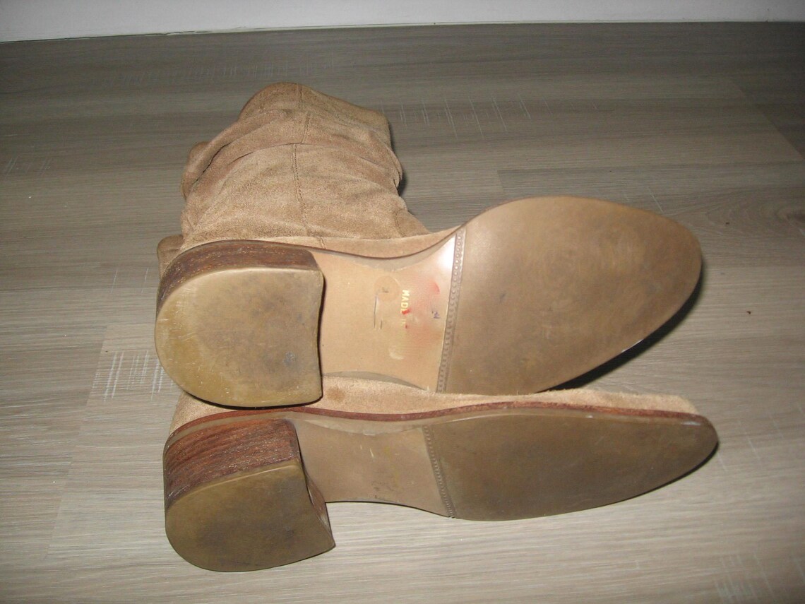 VTG Nicole Deed Made in Brazil Beige Slanted Slouchy Scrunched Mid Heel ...