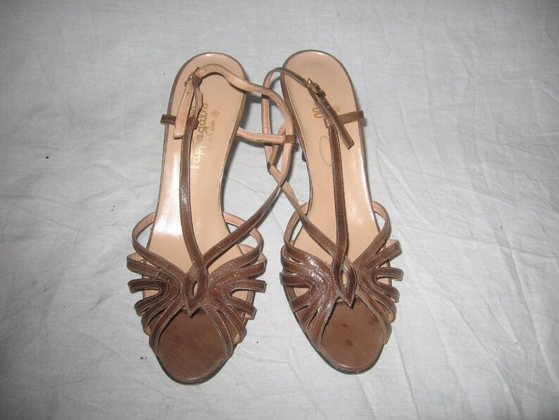 VTG Pappagallo Made in Spain Beige Strappy Buckled Ankle Strap Peep Toe ...