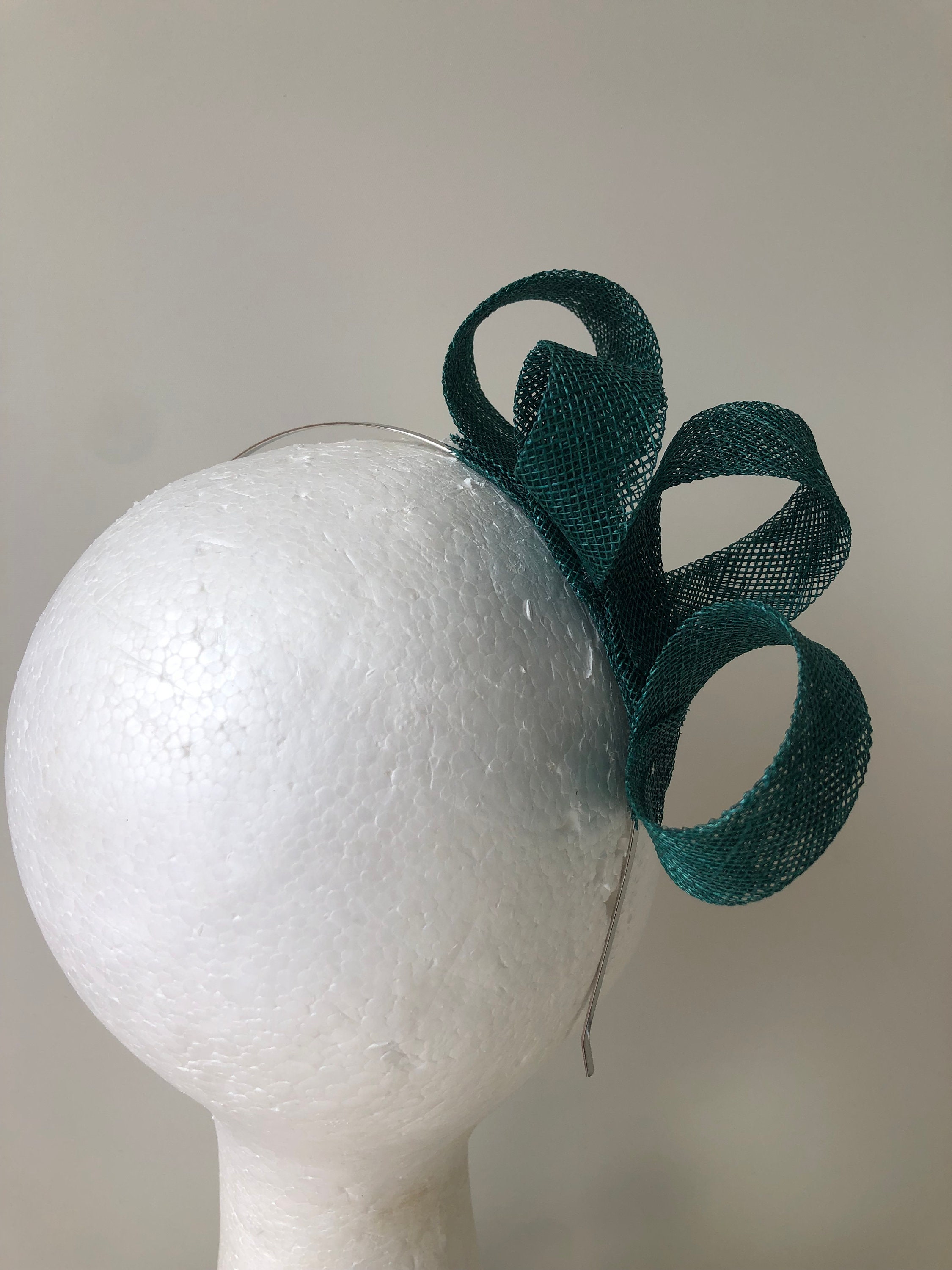 Emerald Green Loop Fascinator on a Silver Metal Headband. - Etsy