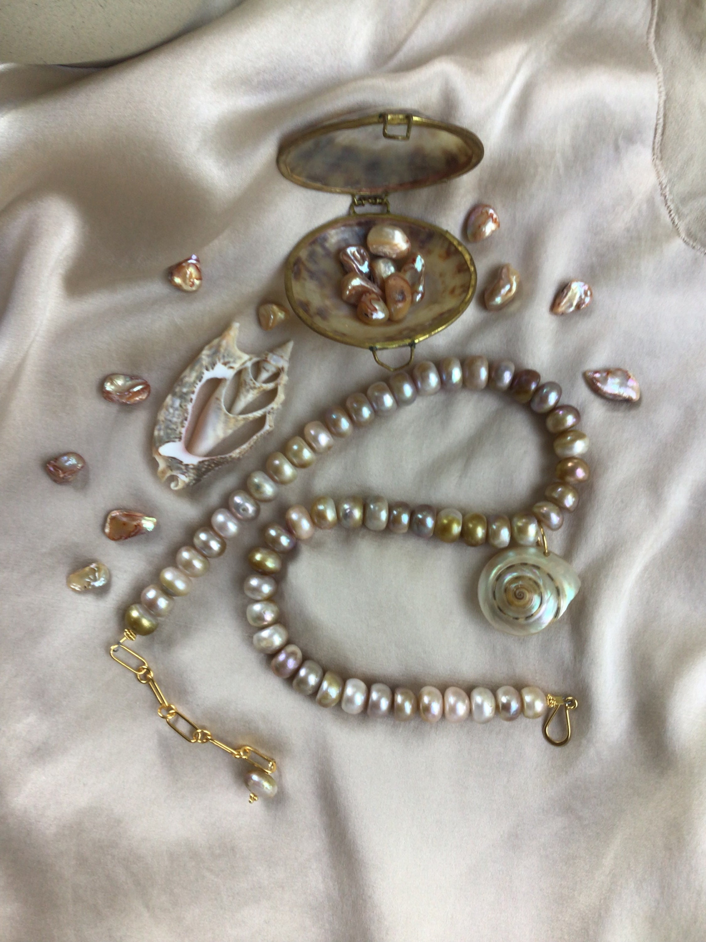 Pastel Pearl Shell Pendant Necklace/ Bridal Necklace/ Resort Necklace ...