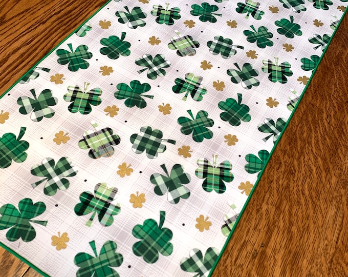St. Patricks Day Shamrock Tablerunner, Green and White Shamrock Table ...