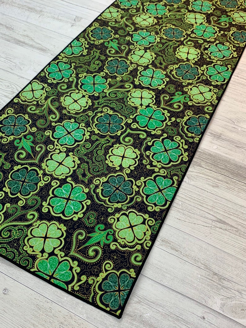 St. Patricks Day Table Runner Irish Table Decor Shamrock - Etsy