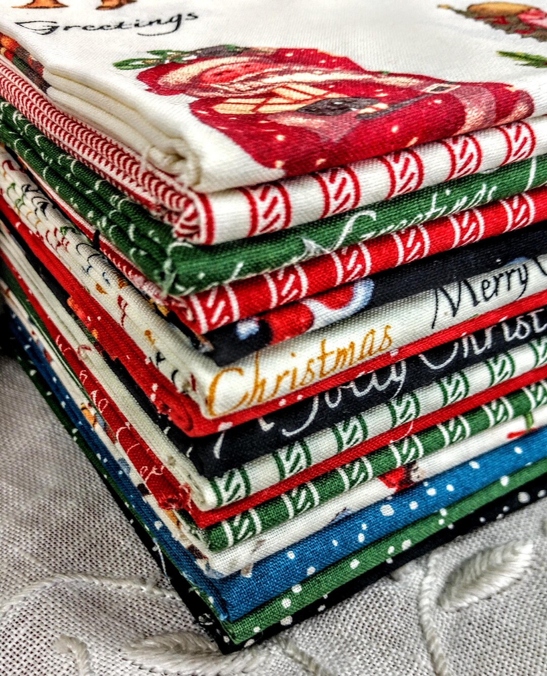 A Jolly Christmas Marcus Quilt Fabric 15-PC Fat Quarter Bundle 100% ...