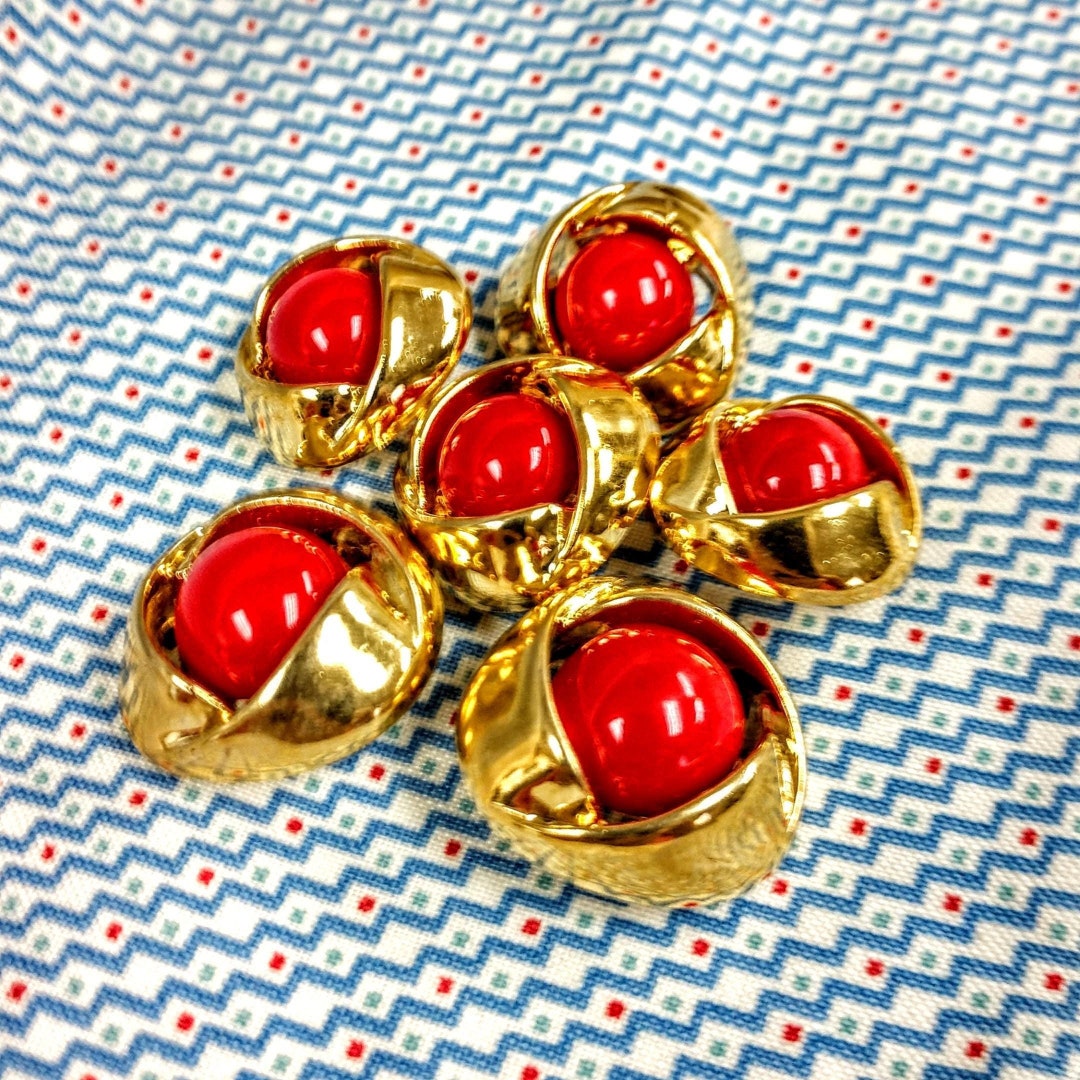 Six Red Gold Streamline Two-piece Plastic Buttons Mixed Size Lot 22mm 7 ...