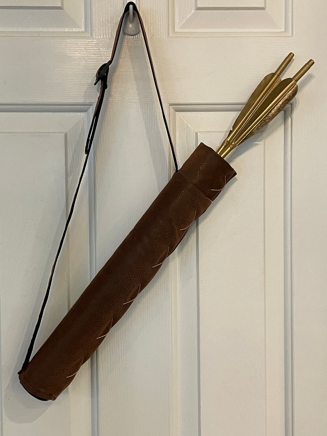Costume Quiver: Dark Brown Faux Leather Quiver W/ Short Prop Arrows ...