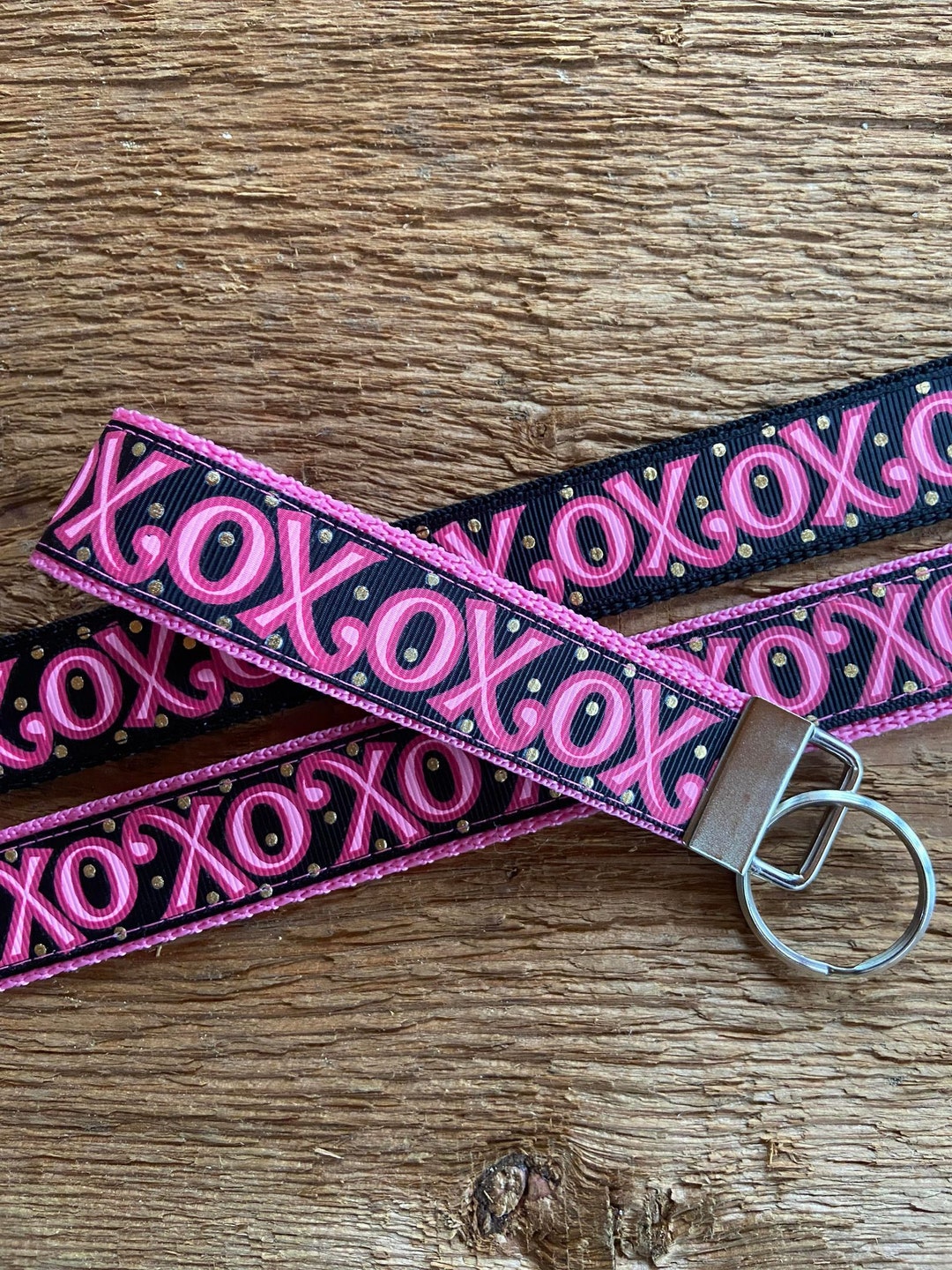Hugs and Kisses XOXO Wristlet Keychain - Etsy