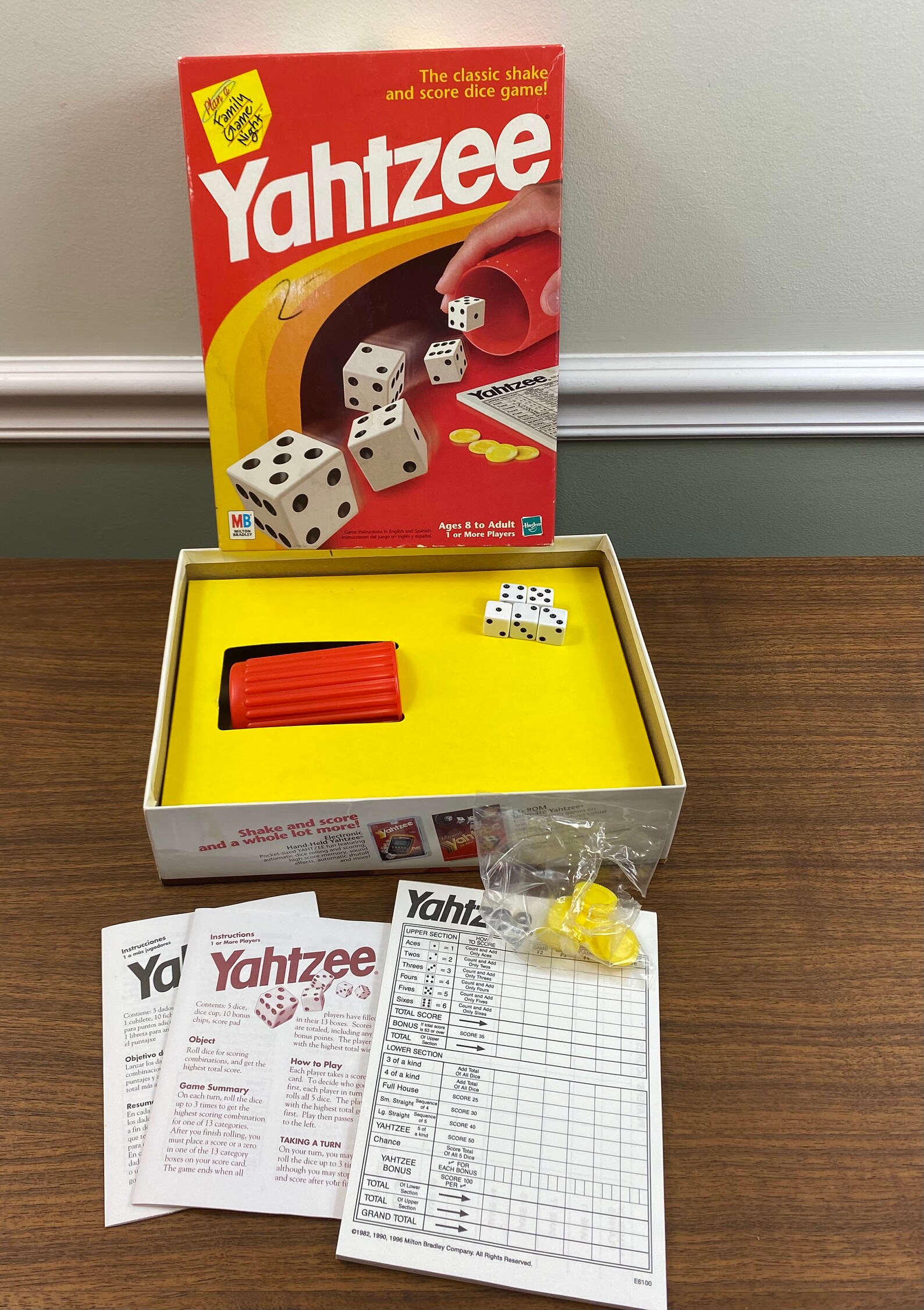 Vintage 1998 Yahtzee the Classic Shake and Score Dice Game | Etsy