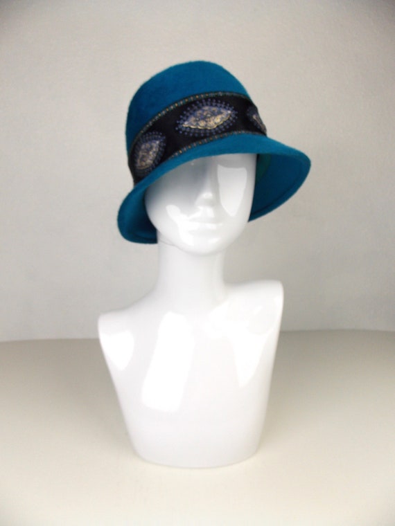 1960's Cloche Style Hat in Dark Teal Blue Wool Jan Le… - Gem