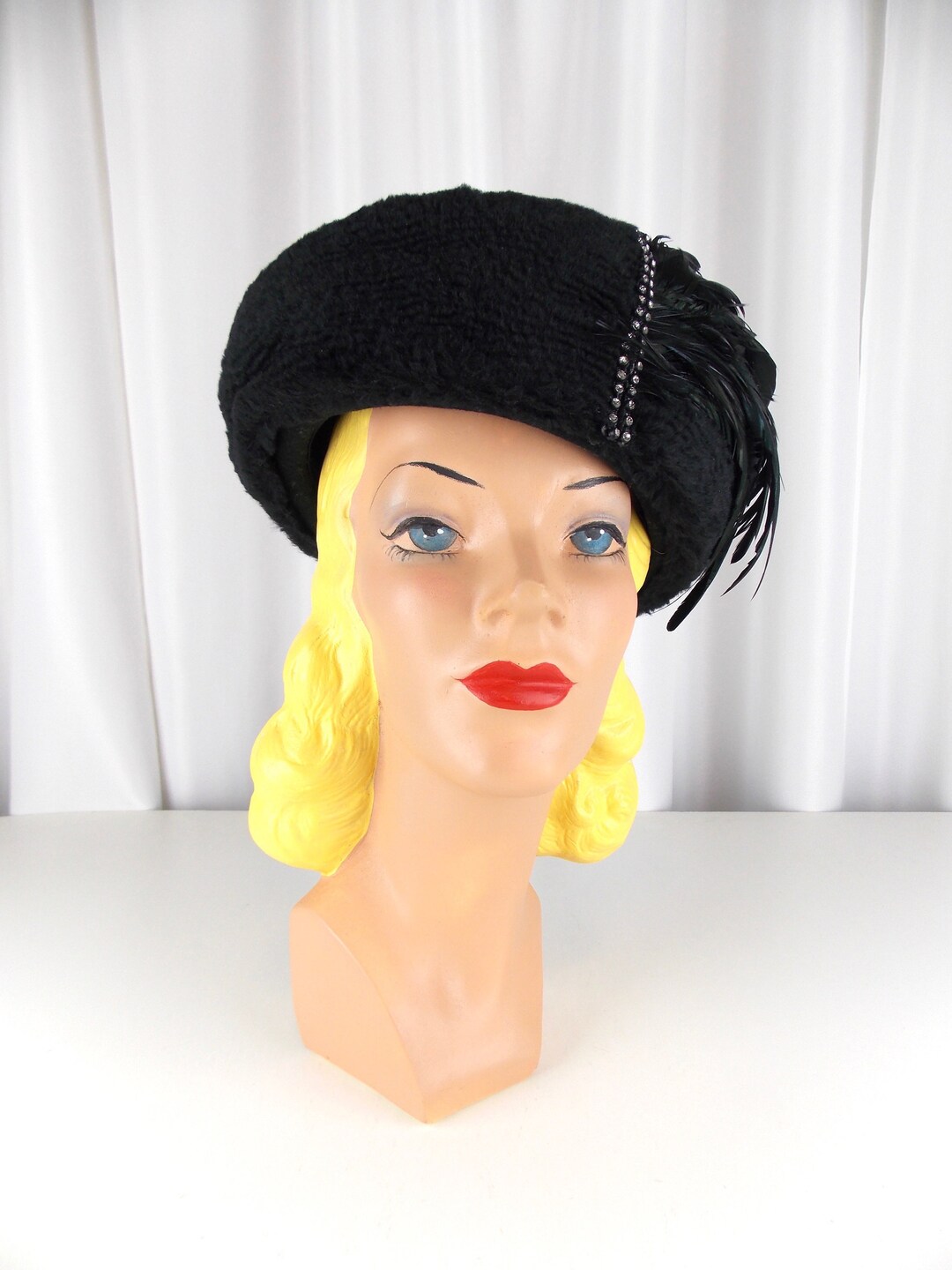 Black Toque Style Felt Hat Toque With Feathers 1940's 1950's - Etsy