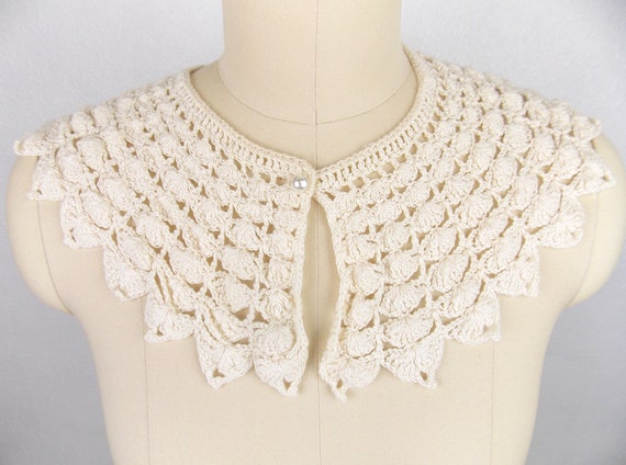 Vintage Crocheted Collar in Ivory 1940's 1950's - Gem