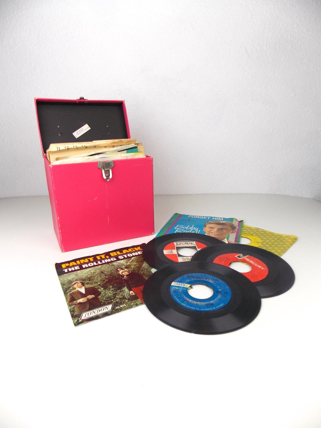 Vintage Record Carrying Case With Collection of 58 Vinyl 45 RPM Records ...