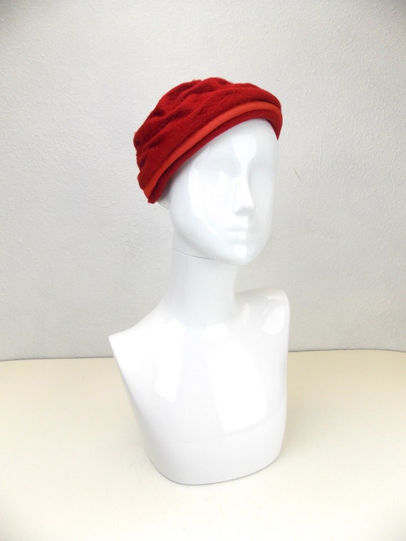 Vintage schiaparelli red & - Gem