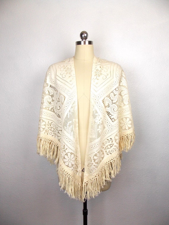 1970's Ivory Wrap in Lace Pattern with Fringe Trim - Gem