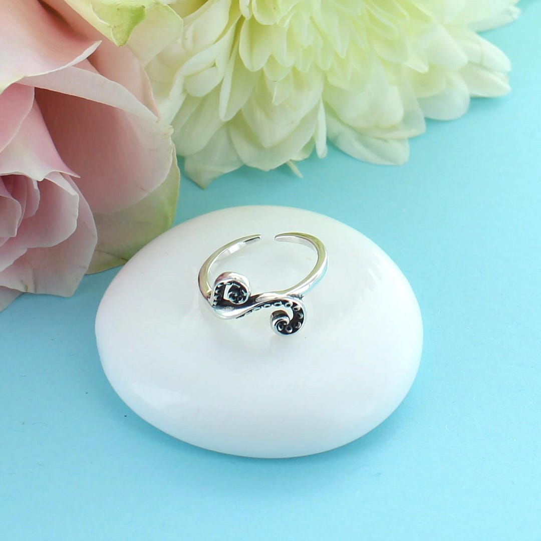 Little Octopus Tentacle Toe Ring - Etsy