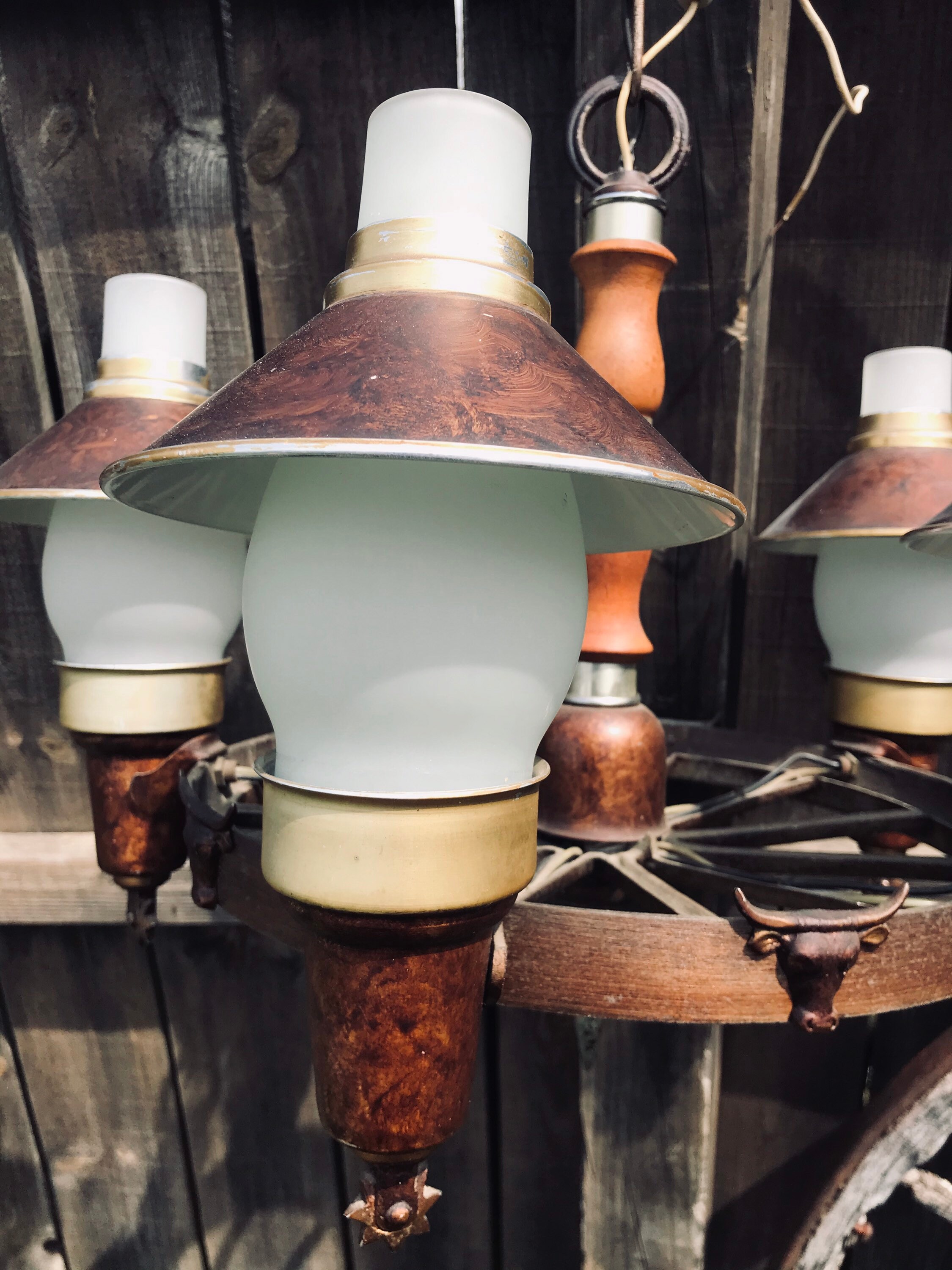 Vintage Western Wagon Wheel Chandelier Bulls Stirrups Western Decor ...
