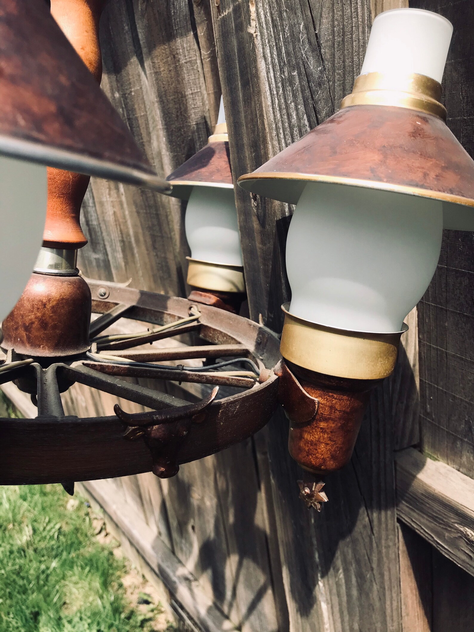Vintage Western Wagon Wheel Chandelier Bulls Stirrups Western Decor ...