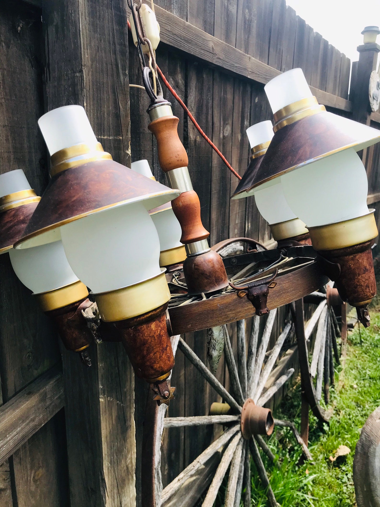 Vintage Western Wagon Wheel Chandelier Bulls Stirrups Western Decor ...